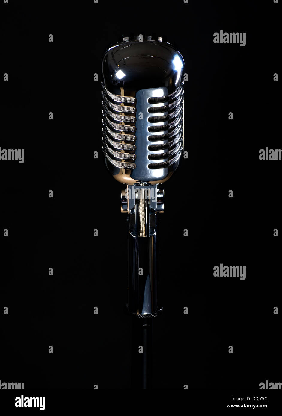 Vintage radio mic hi-res stock photography and images - Alamy
