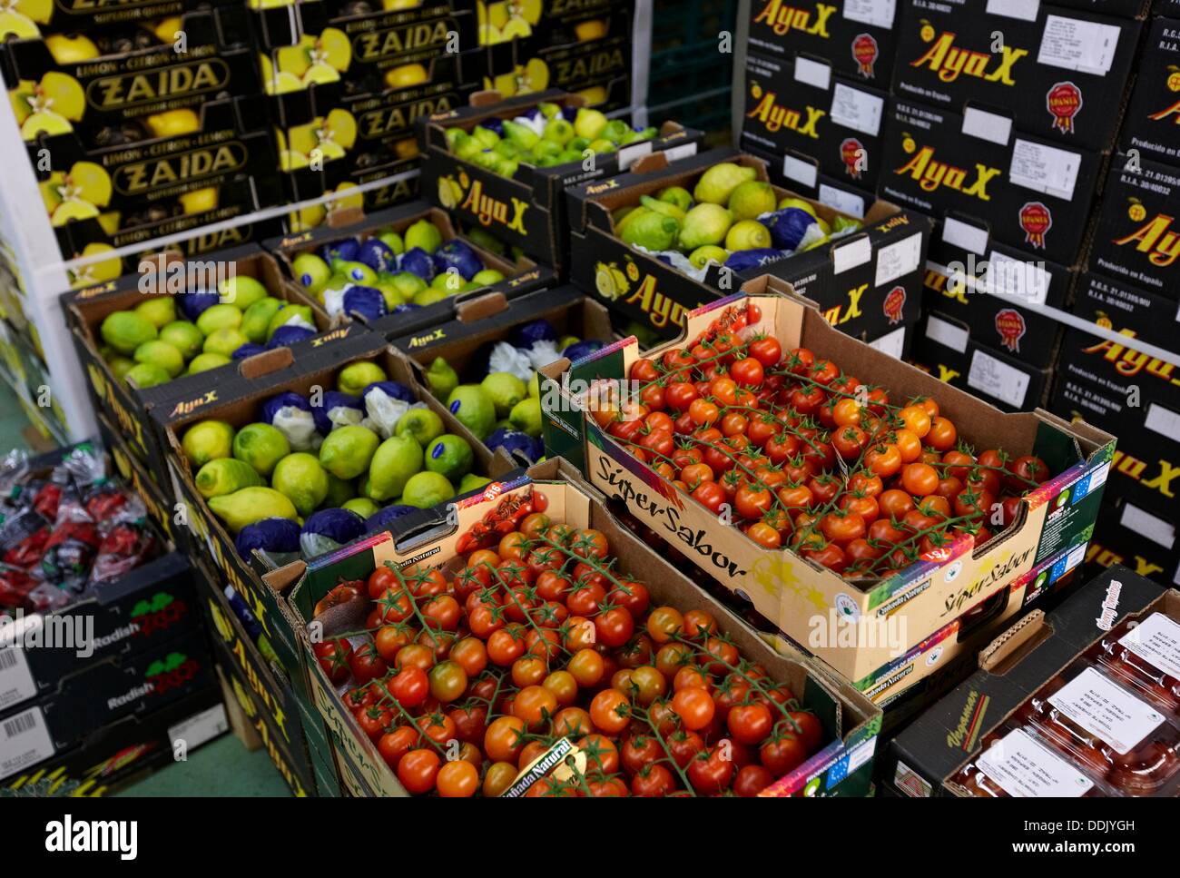 Mercabilbao fruits vegetables wholesale market hi-res stock photography ...