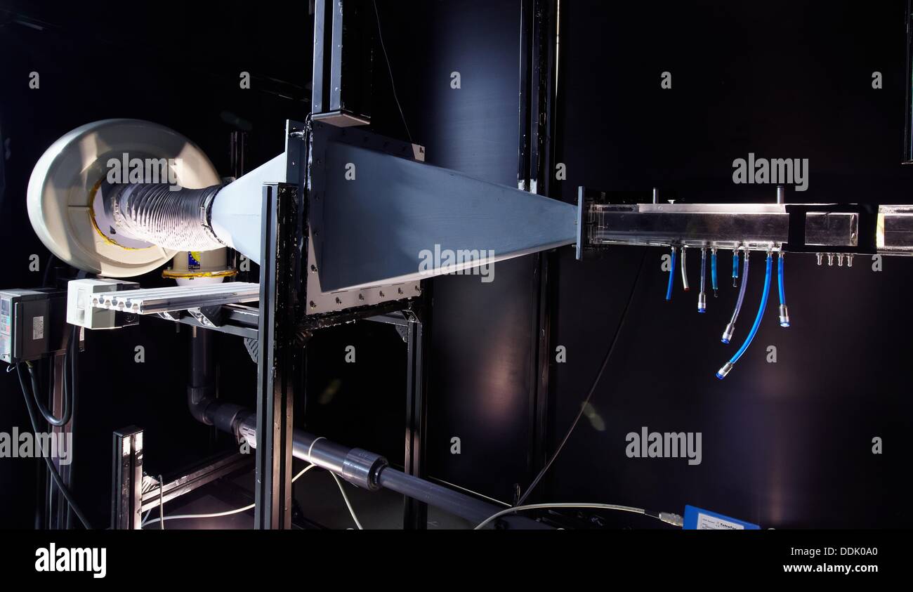 Wind tunnel test hi-res stock photography and images - Alamy