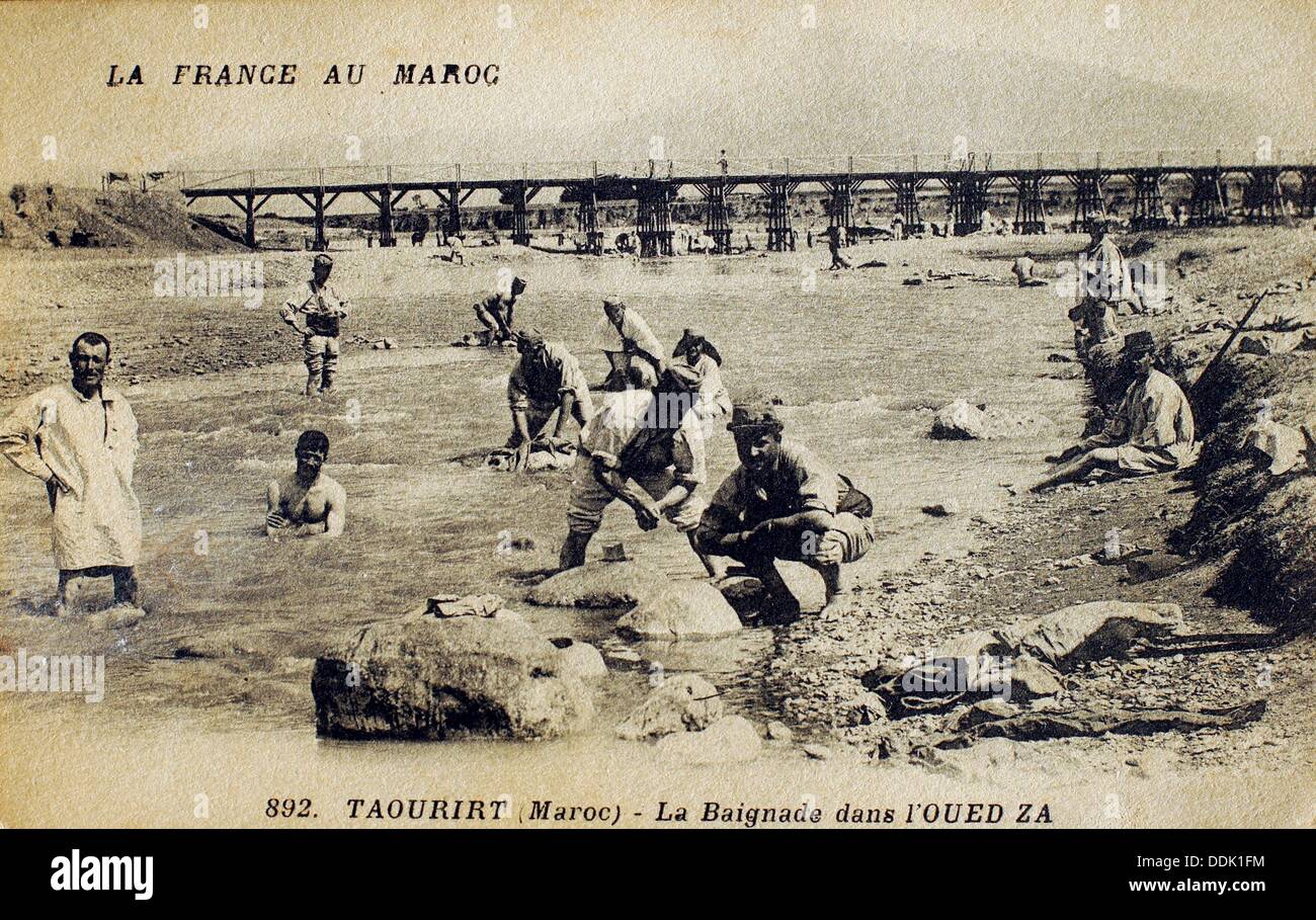 Soldiers bathing hi-res stock photography and images - Alamy