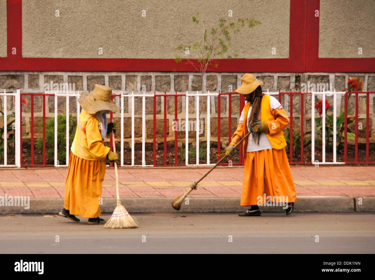 Ethiopia street cleaner hi-res stock photography and images - Alamy