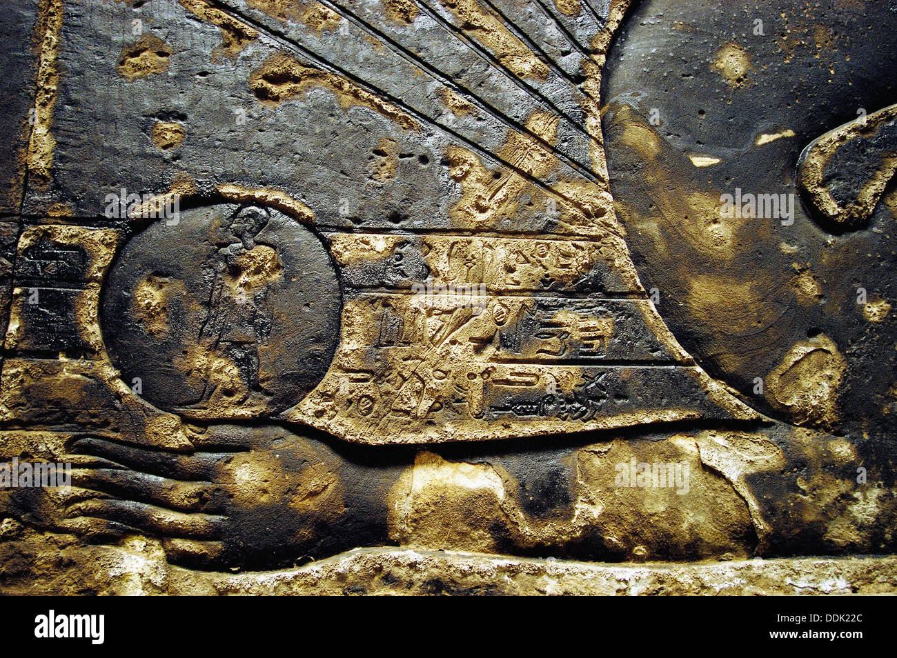 Dendera temple ceiling osiris hi-res stock photography and images - Alamy