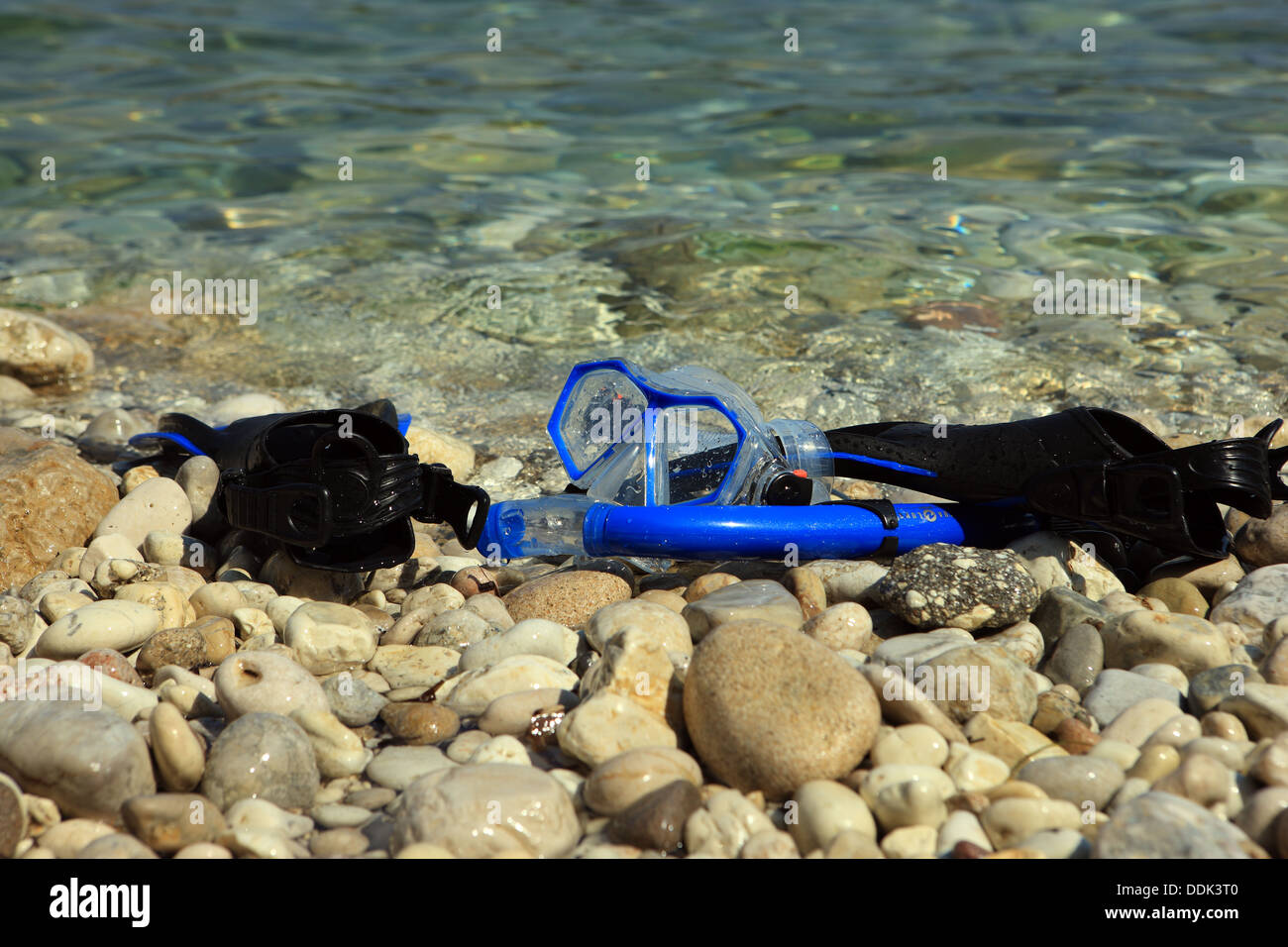 Snorkel, mask and flippers on a pebble beach Stock Photo - Alamy