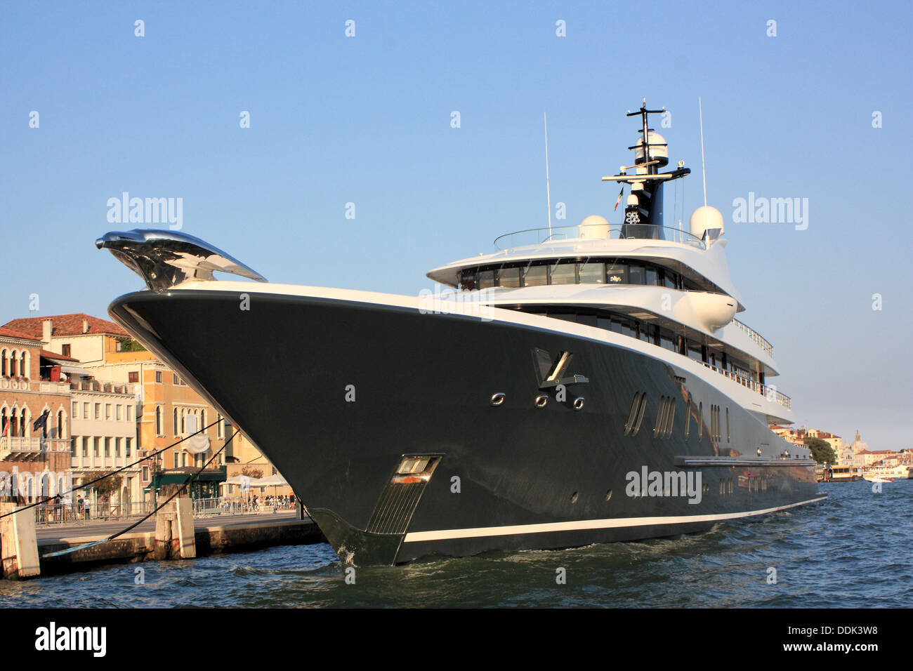 Luxury motor yacht phoenix hi-res stock photography and images - Alamy