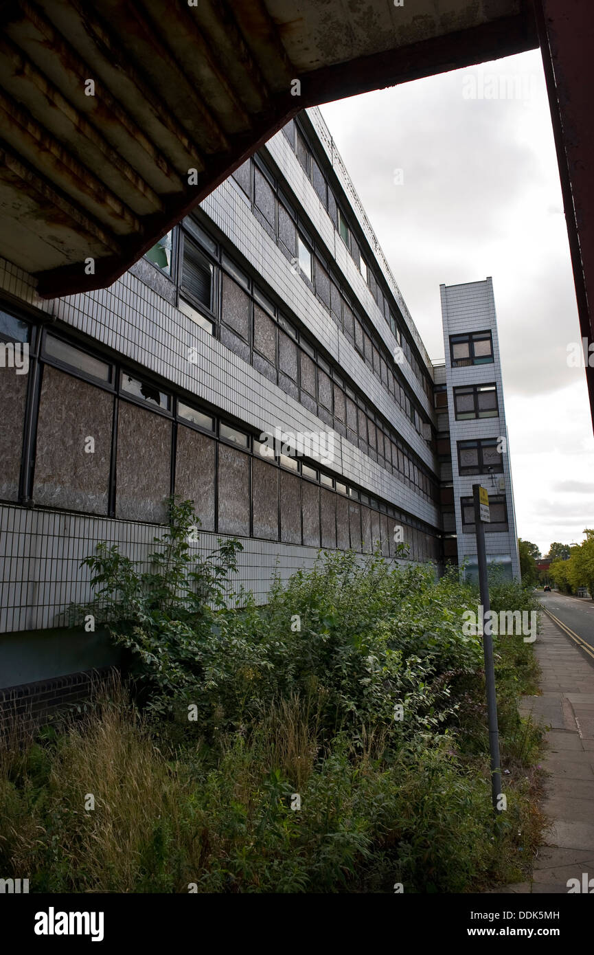 Empty, rundown buildings in Runcorn town centre, Cheshire, UK Stock ...