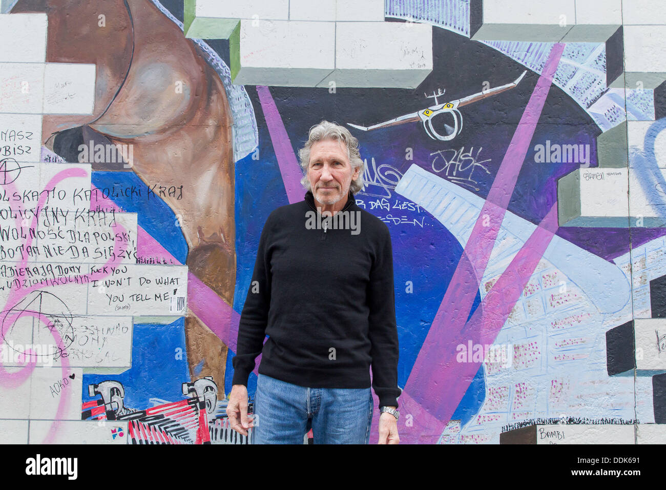 Roger waters live at berlin wall hi-res stock photography and images ...