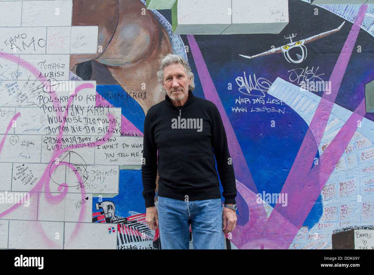 Roger waters live at berlin wall hi-res stock photography and images ...