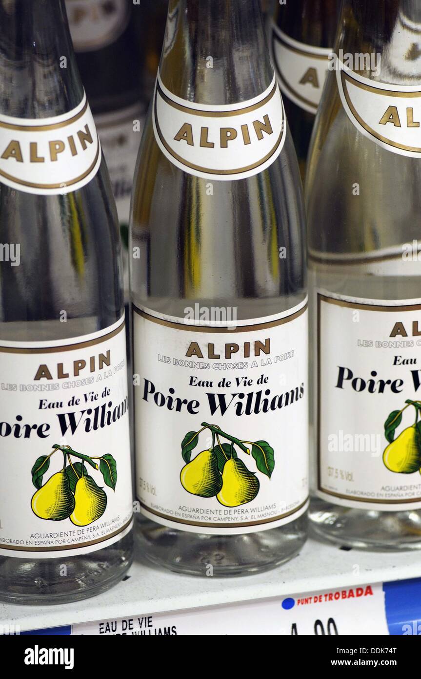 Pear brandy alcohol drink hi-res stock photography and images - Alamy