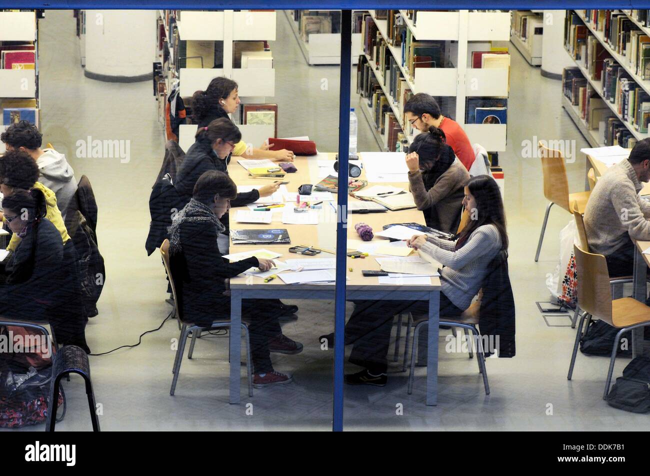 University library of barcelona hi-res stock photography and images - Alamy