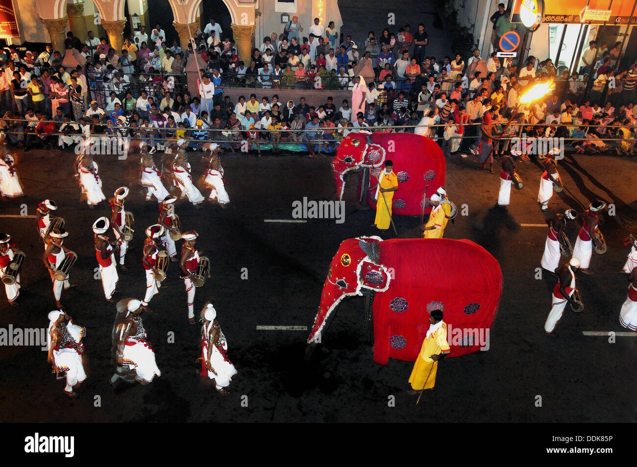 The esala perahera hi-res stock photography and images - Alamy