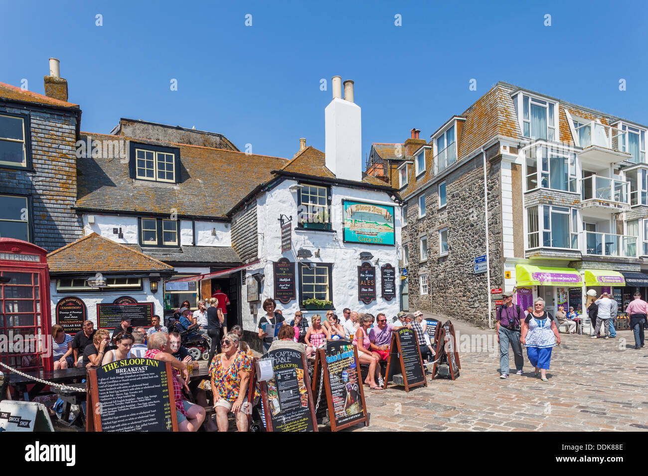 England, Cornwall, St.Ives, Pub Scene Stock Photo - Alamy