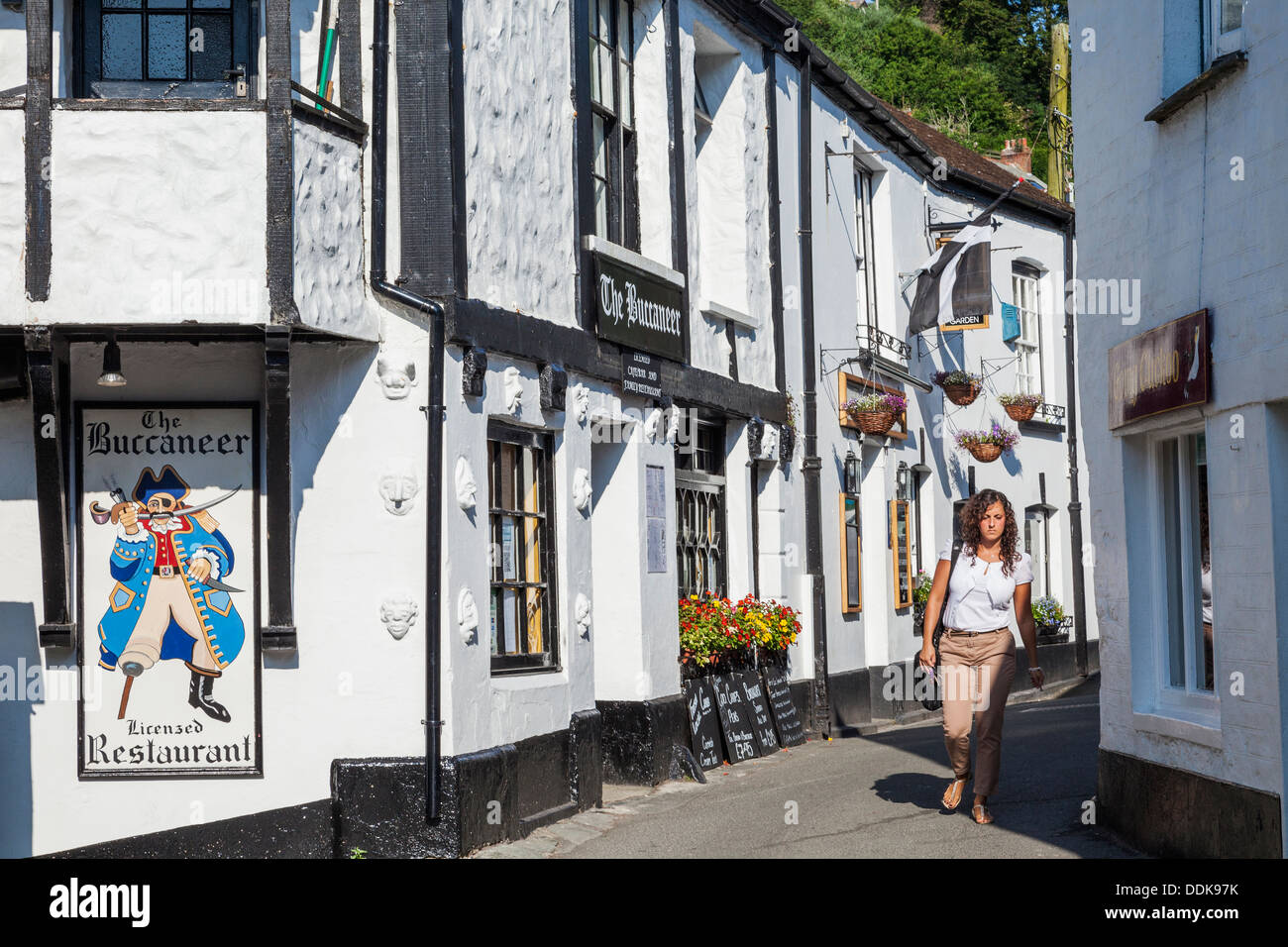 Street scene polperro cornwall hi-res stock photography and images - Alamy