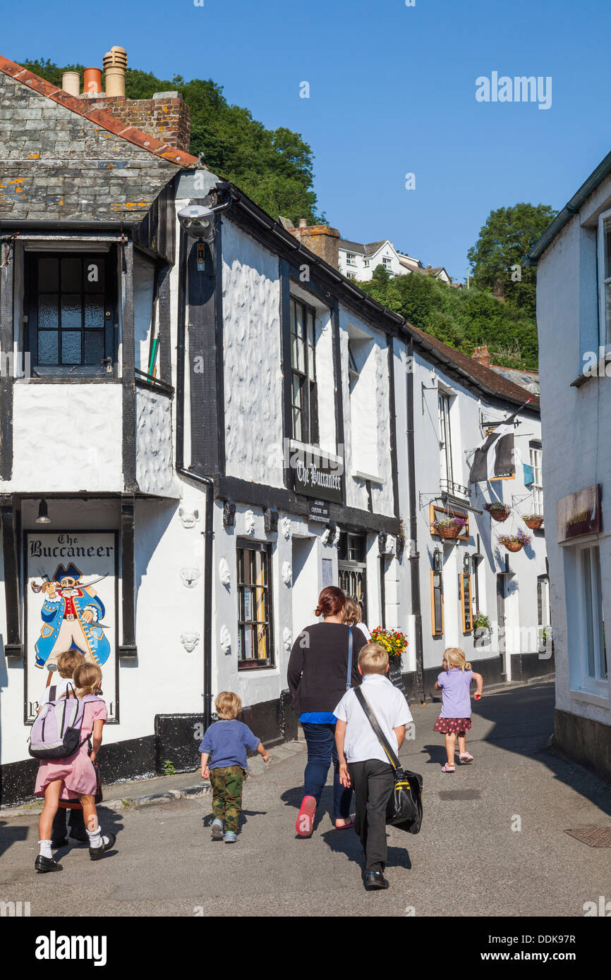 Street scene polperro cornwall hi-res stock photography and images - Alamy