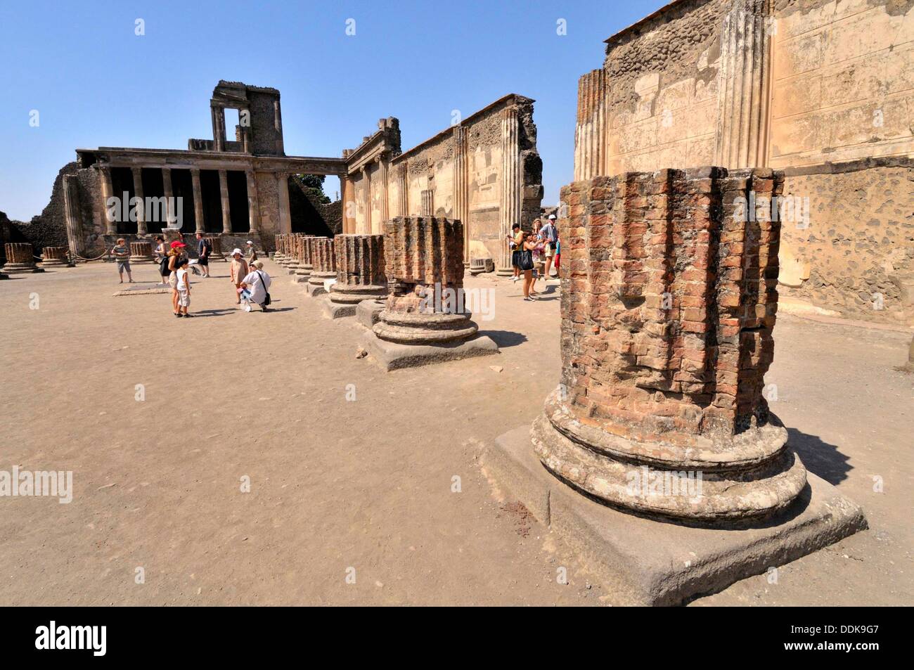 Roman basilica pompeii hi-res stock photography and images - Alamy