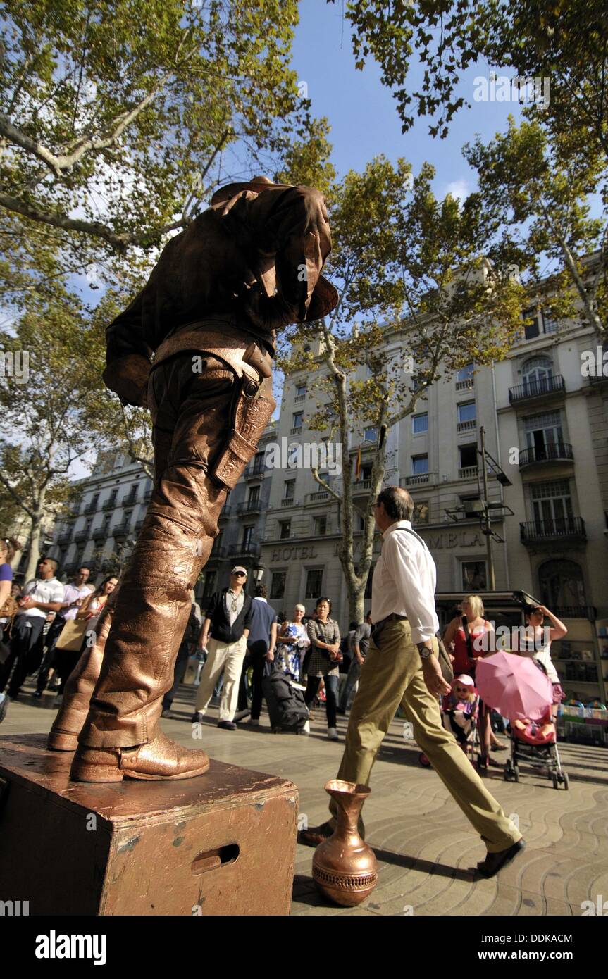 Human statues la rambla barcelona hi-res stock photography and images ...