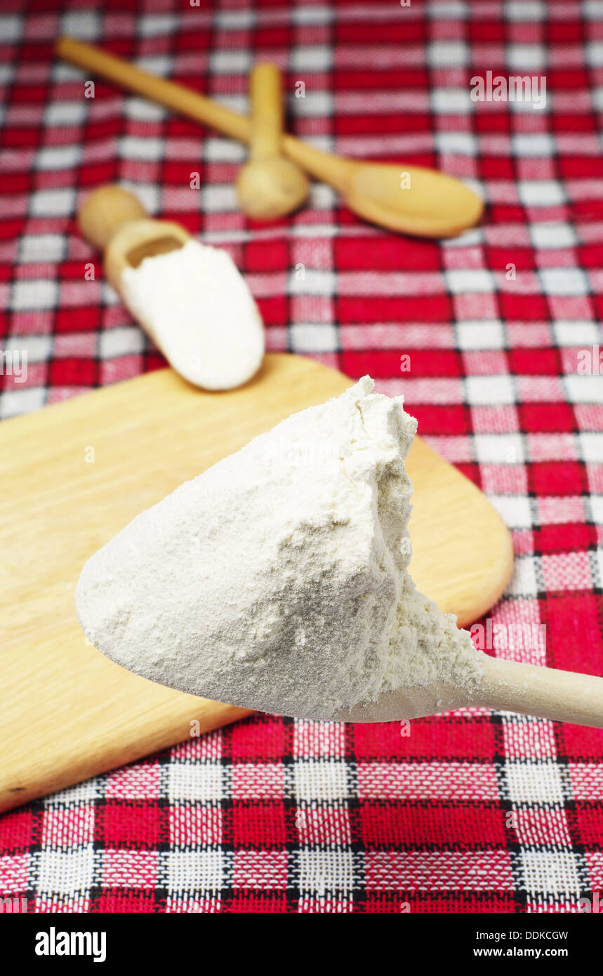 Flour and spoon hi-res stock photography and images - Alamy