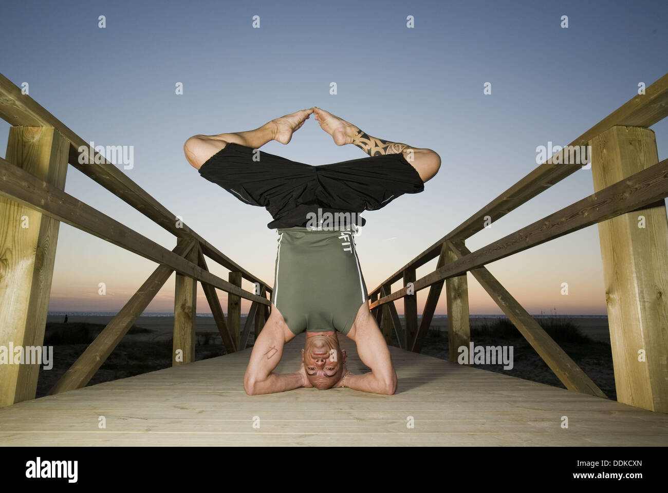 Man headstand hi-res stock photography and images - Alamy