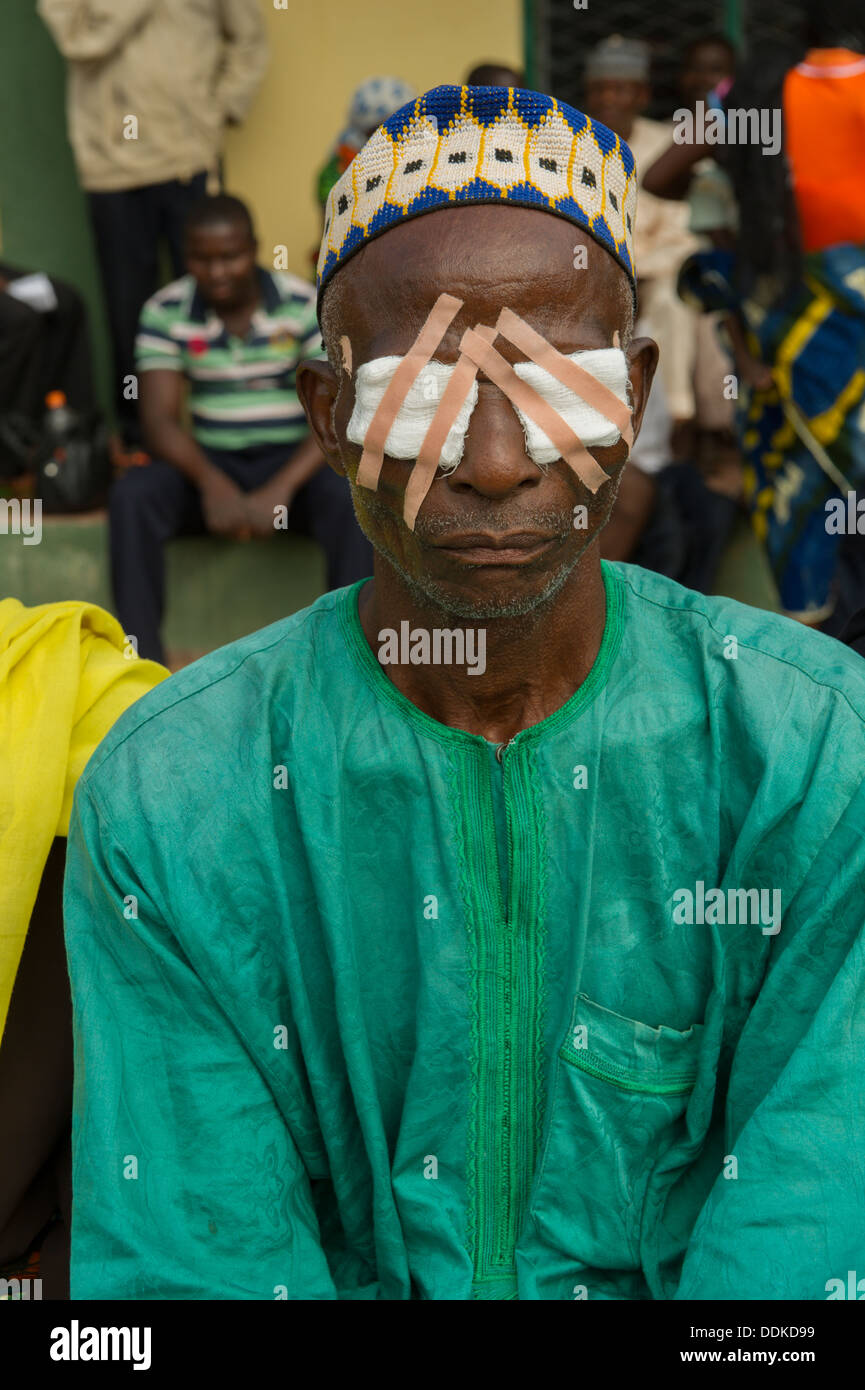 Eye bandage hi-res stock photography and images - Alamy