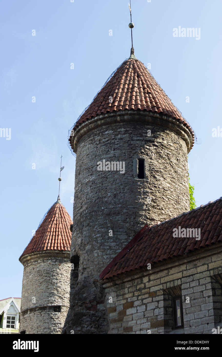 Medieval gates and stone walls hi-res stock photography and images - Alamy