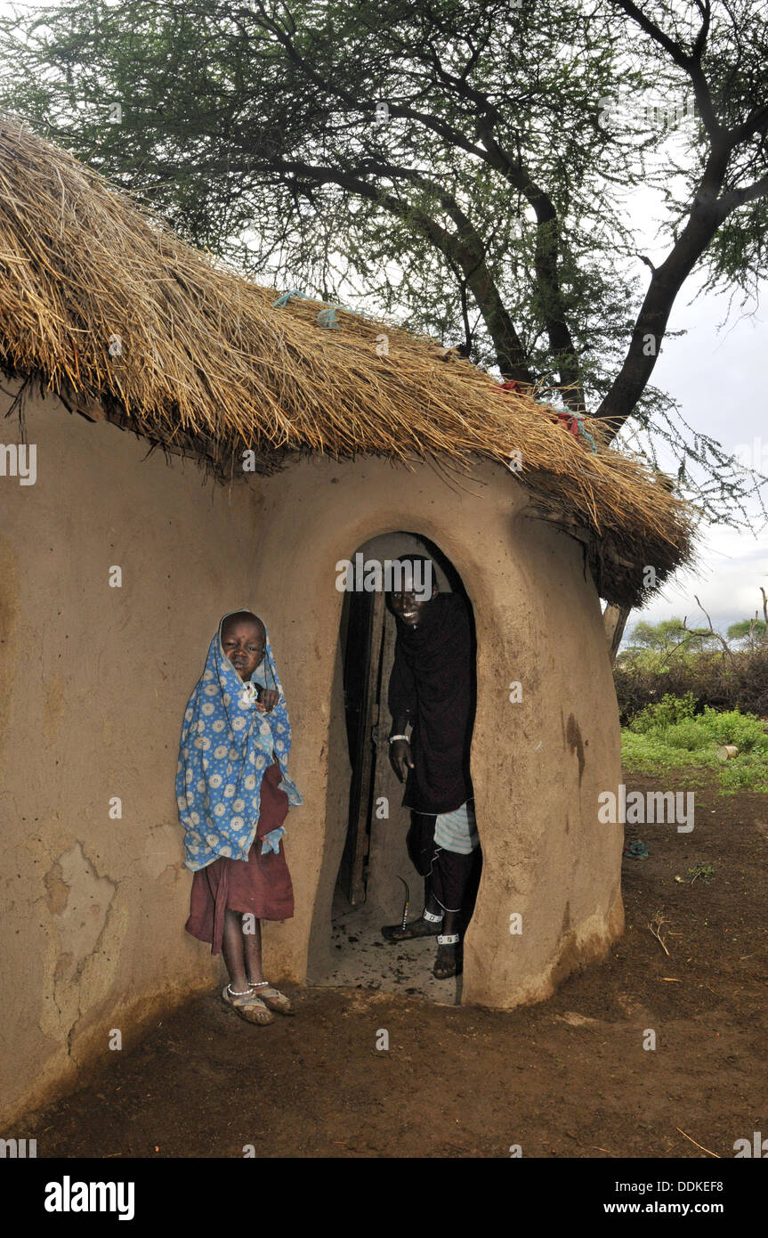 African mud house hi-res stock photography and images - Alamy