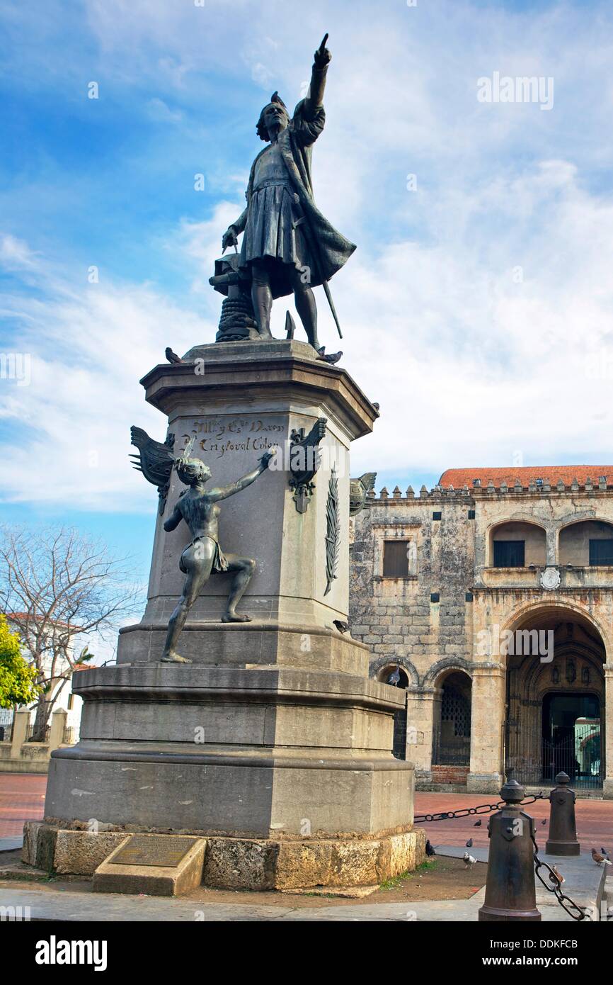 Columbus monument and cathedral of santo domingo hi-res stock ...