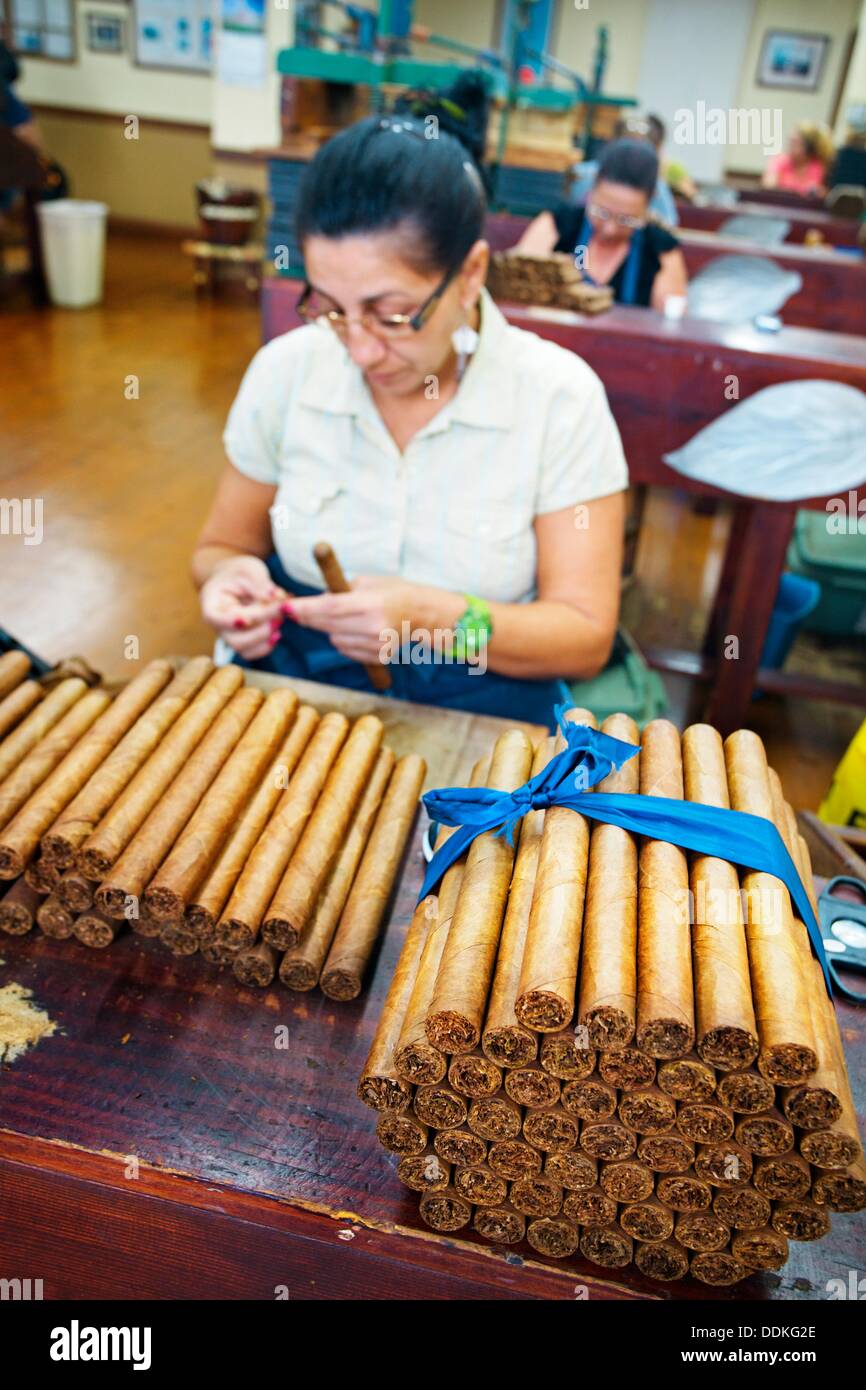 Havana cigars hi-res stock photography and images - Alamy
