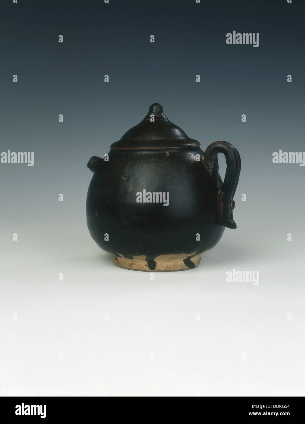 Yaozhou black glazed Cadogan pot, Jin dynasty, China, 1127-1234. Artist ...