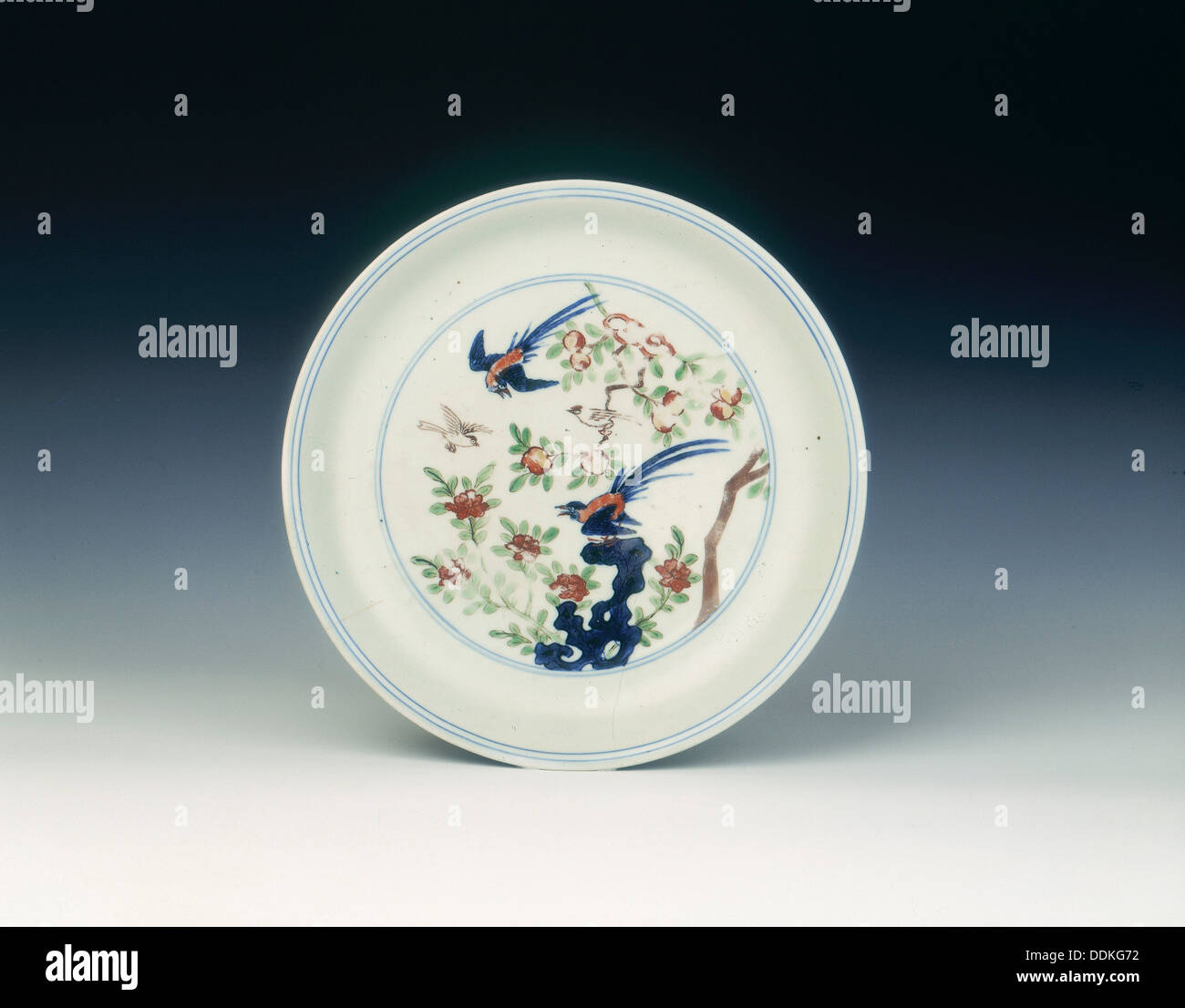 Porcelain with wucai hi-res stock photography and images - Alamy