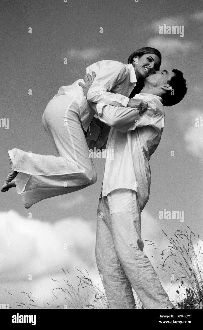 Kiss lift couple hi-res stock photography and images - Alamy