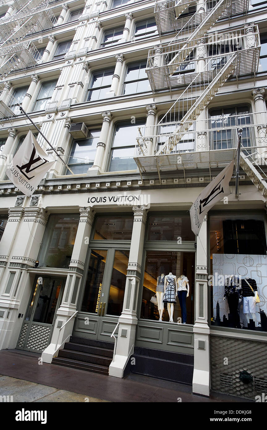 Luxurious shop hi-res stock photography and images - Alamy