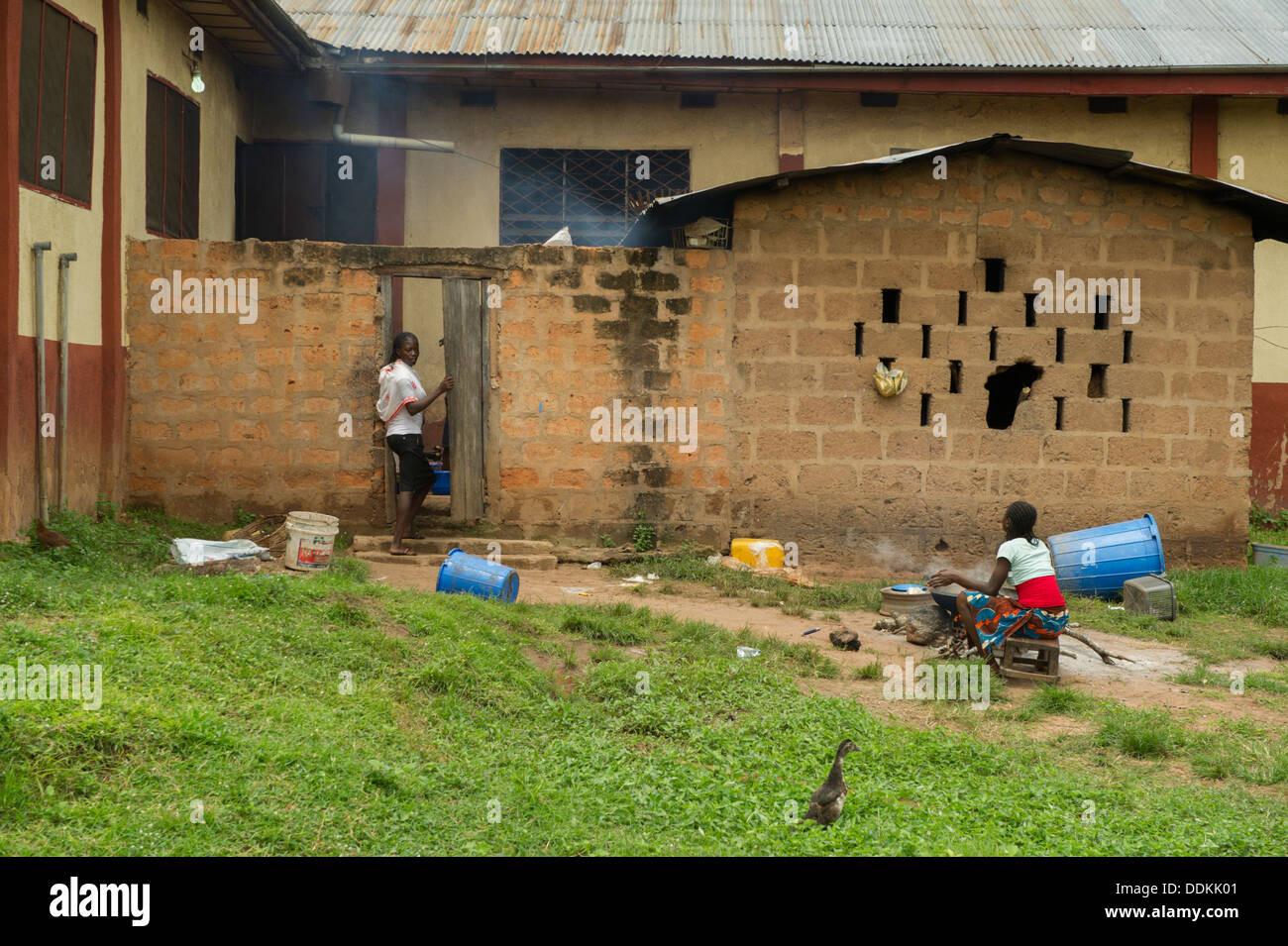 Outdoor kitchen with 3 stone fire in Otutulu, Nigeria Stock Photo - Alamy