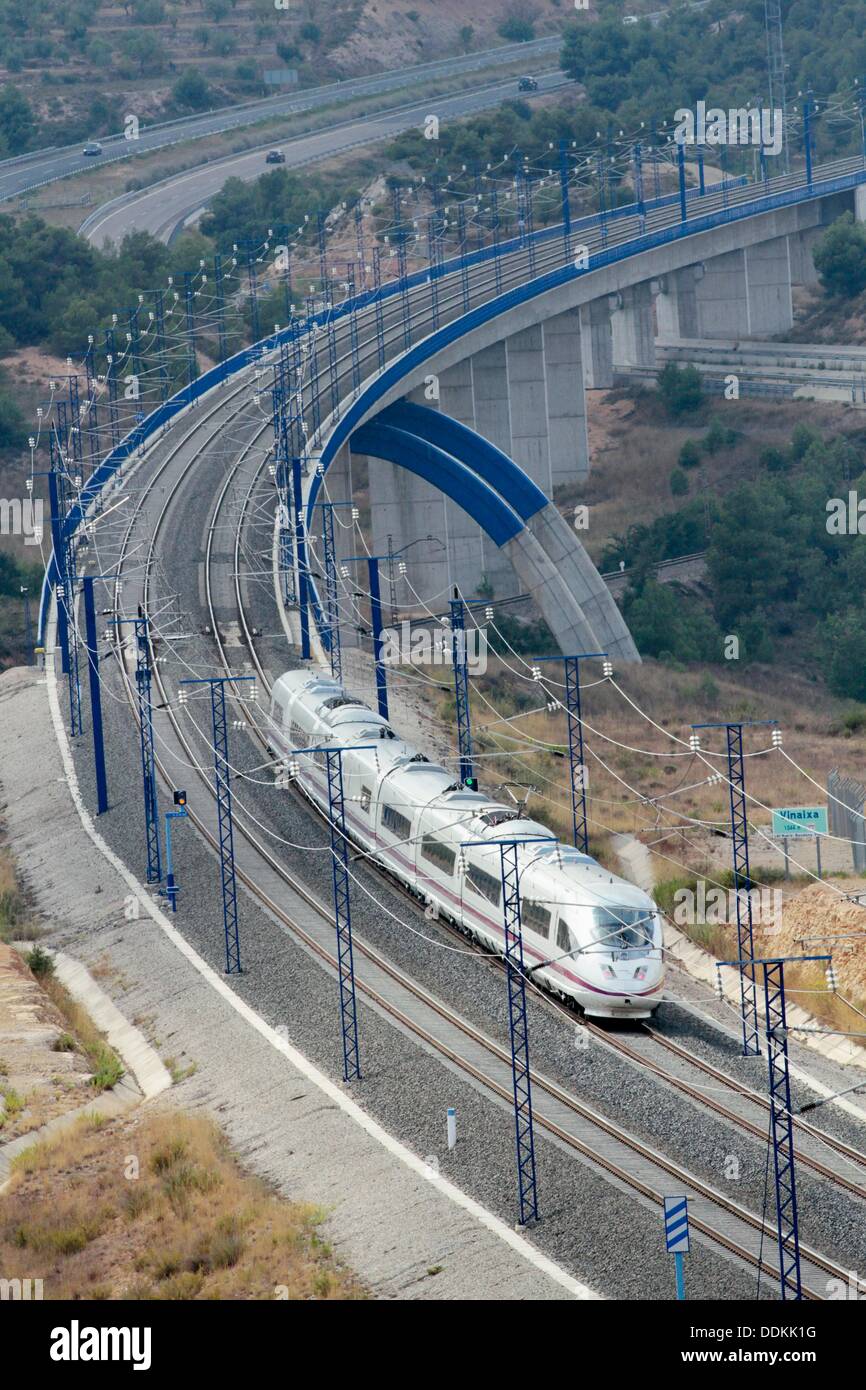 Ave 103 Train High Resolution Stock Photography and Images - Alamy