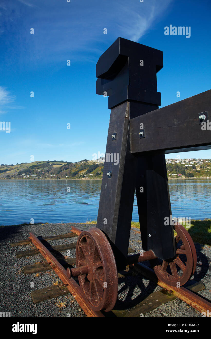 Kuri/Dog sculpture (sculptor Stephen Mulqueen), Otago Boat Harbour ...