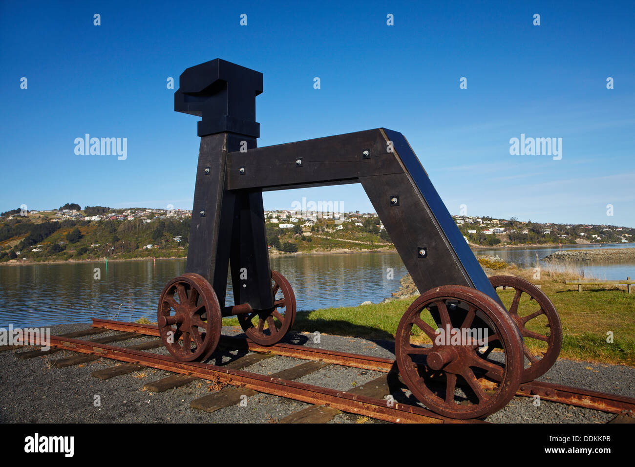 Kuri/Dog sculpture (sculptor Stephen Mulqueen), Otago Boat Harbour ...