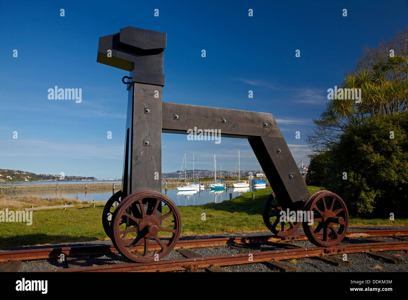 Kuri/Dog sculpture (sculptor Stephen Mulqueen), Otago Boat Harbour ...
