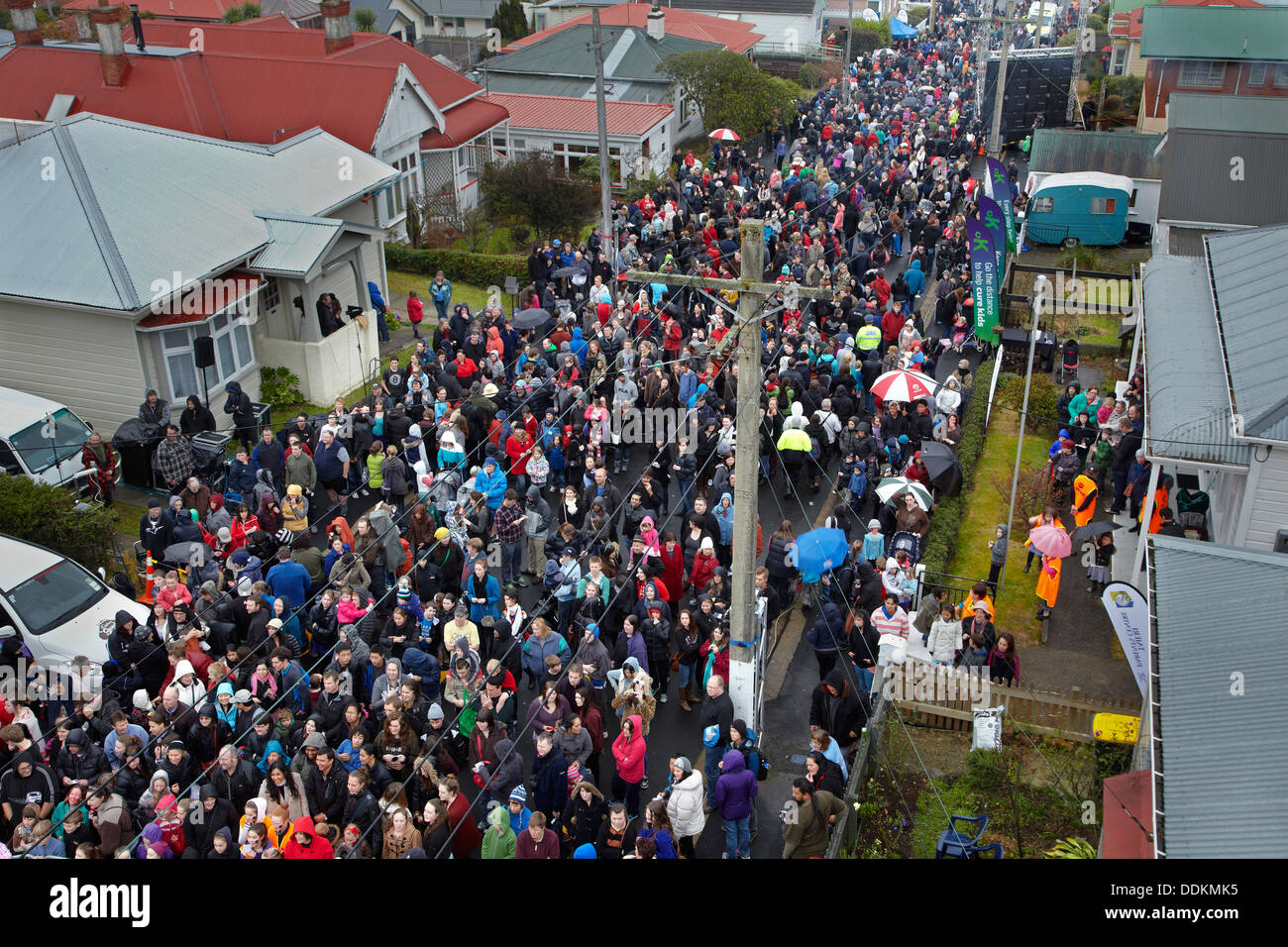 Crowd annual jaffa race baldwin hi-res stock photography and images - Alamy