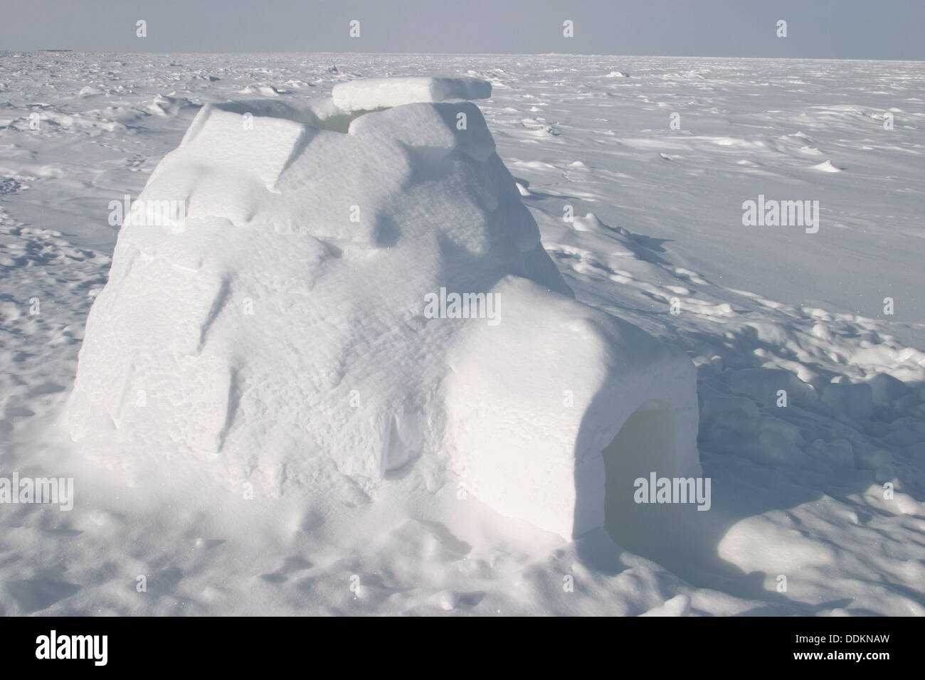 Eskimo igloo hi-res stock photography and images - Alamy
