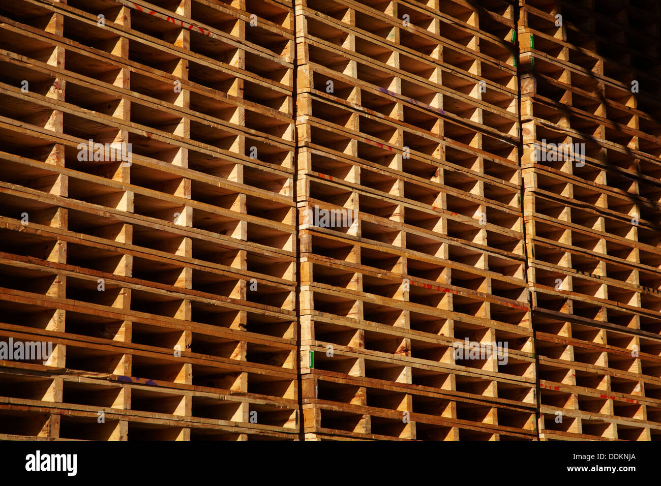 Wood pallet stack hi-res stock photography and images - Alamy