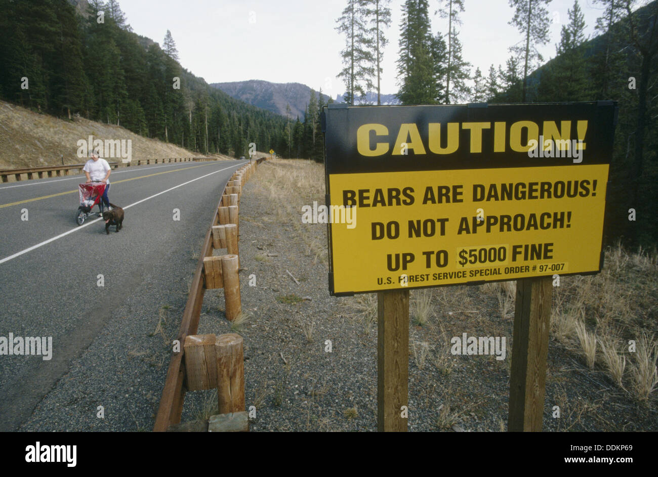 Yellowstone national park sign bear hi-res stock photography and images ...