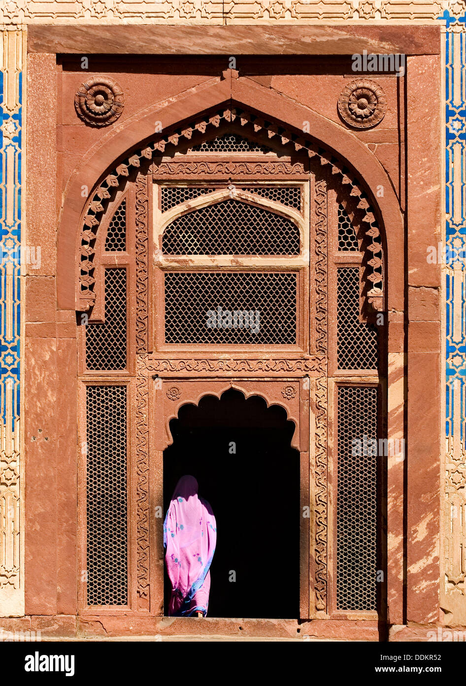 Asian female woman enter entering hi-res stock photography and images ...