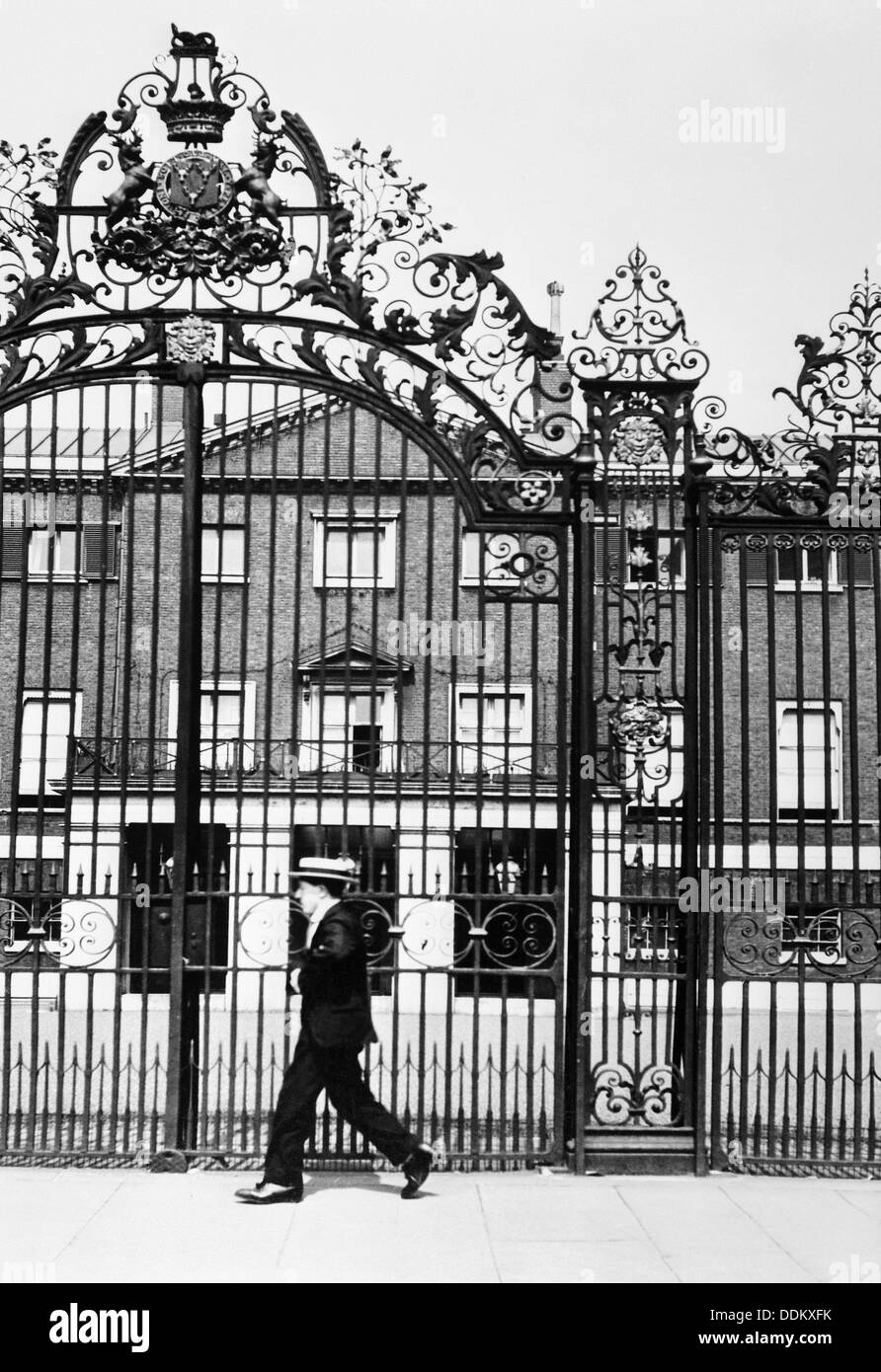 Devonshire house london hi-res stock photography and images - Alamy