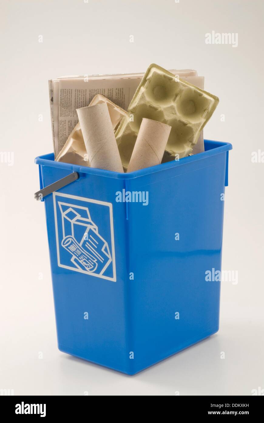 Paper recycle bin hi-res stock photography and images - Alamy