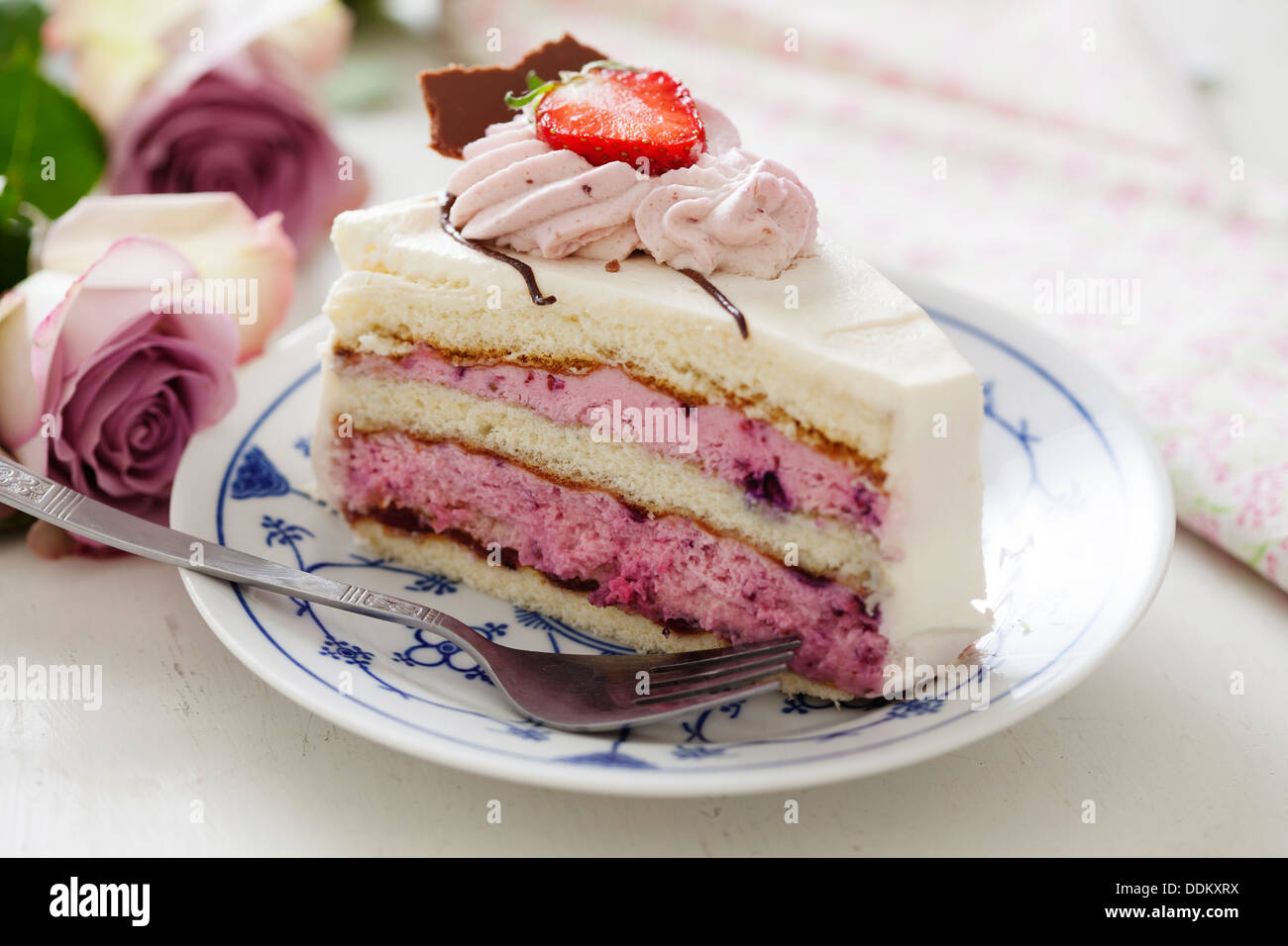 Strawberry cake slice hi-res stock photography and images - Alamy