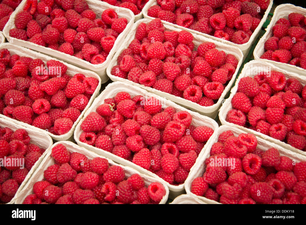 Raspberries in punnets hi-res stock photography and images - Alamy