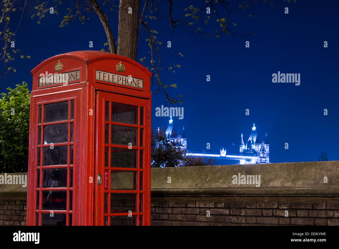 Telephone box uk night hi-res stock photography and images - Alamy