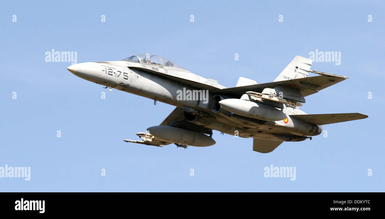 Spanish air force f a 18 fighter hi-res stock photography and images ...