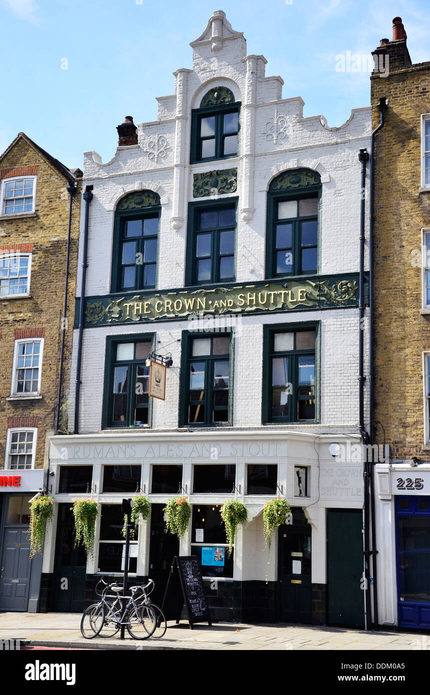 The Crown and Shuttle Pub, Shoreditch High Street, London, UK Stock ...