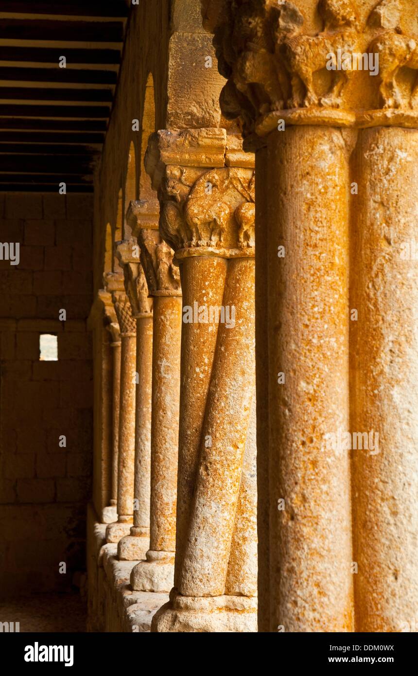 Column shafts hi-res stock photography and images - Alamy
