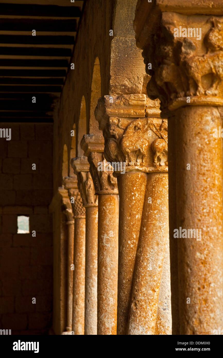 Column gallery hi-res stock photography and images - Alamy
