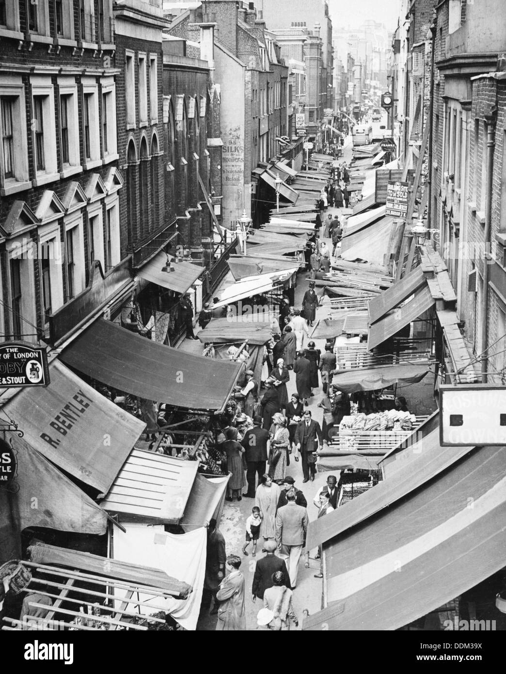 Market street 1950s hi-res stock photography and images - Alamy